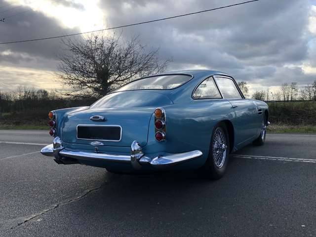 Aston Martin DB4, Blue, € 780,000