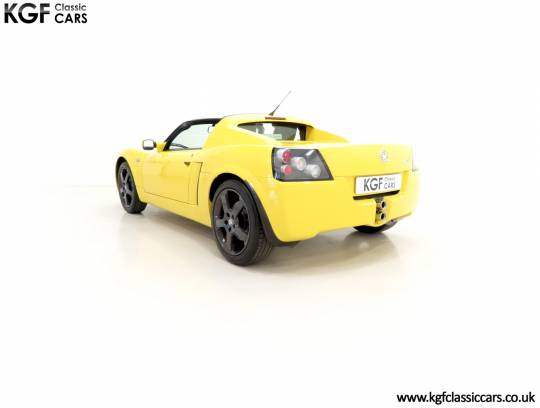 A Vauxhall VX220 Lightning Yellow, Lightning Yellow, £ 21,995