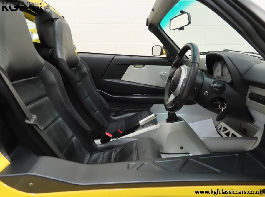 A Vauxhall VX220 Lightning Yellow, Lightning Yellow, £ 21,995
