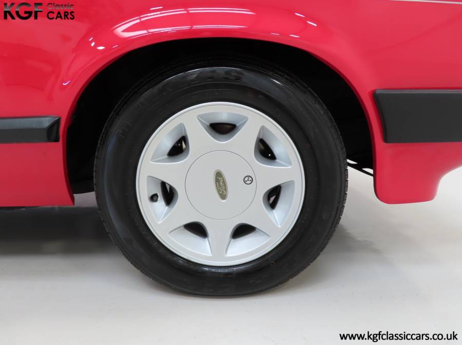 A Ford Capri 2.8 Injection Special, Rosso Red, £ 31,995