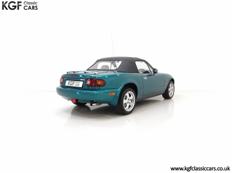 One of 400 an as New Final Edition Mk1 Mazda MX-5 , Sparkle Green ...