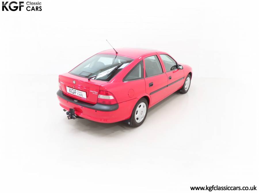 A Time Warp Mk1 Vauxhall Vectra 2.0i 16v LS, Flame Red, £ 3,495