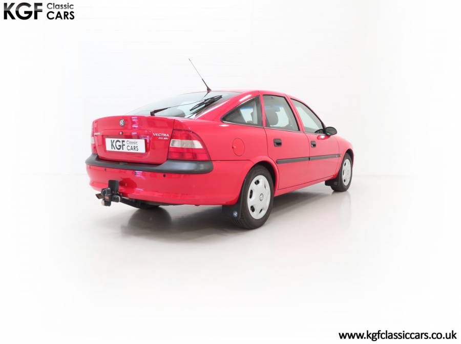 A Time Warp Mk1 Vauxhall Vectra 2.0i 16v LS, Flame Red, £ 3,495