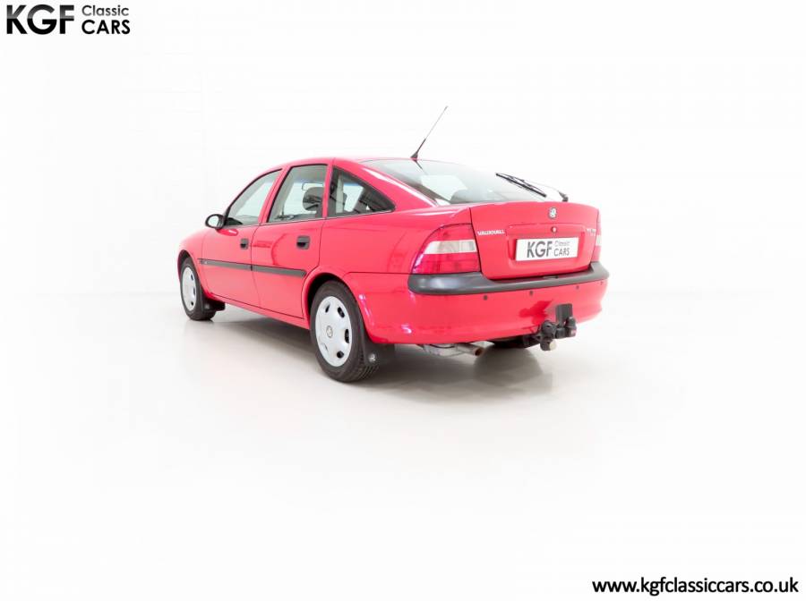 A Time Warp Mk1 Vauxhall Vectra 2.0i 16v LS, Flame Red, £ 3,495