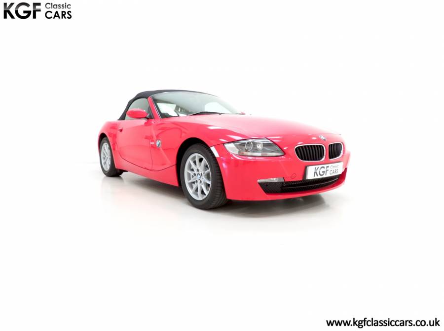 An Outstanding BMW E85 Z4 2.0i SE Roadster, Hellrot Red, £ 9,995