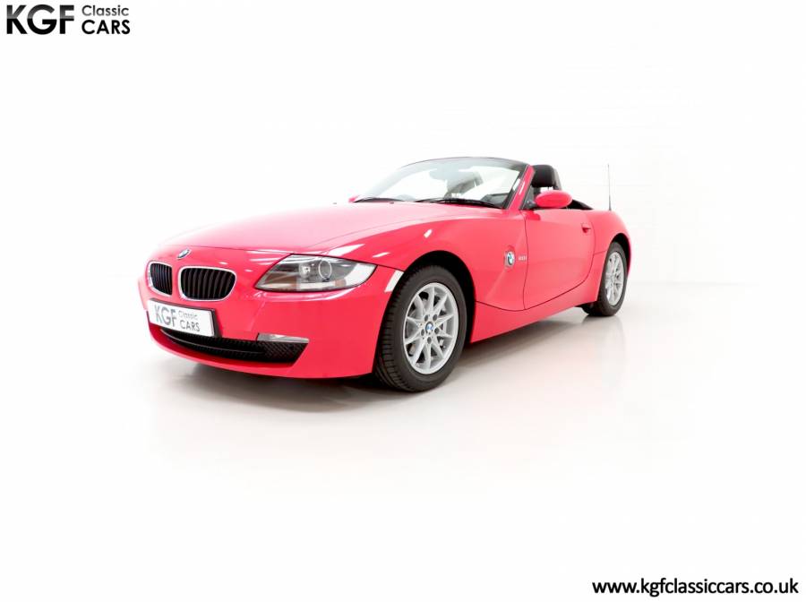 An Outstanding BMW E85 Z4 2.0i SE Roadster, Hellrot Red, £ 9,995