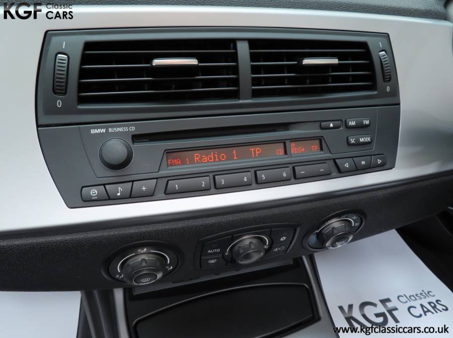 An Outstanding BMW E85 Z4 2.0i SE Roadster, Hellrot Red, £ 9,995