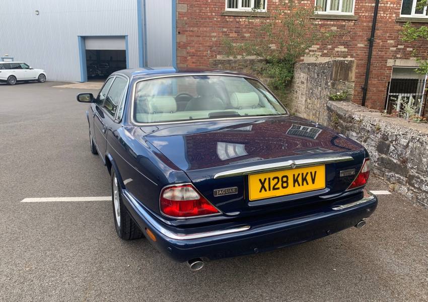 Jaguar sovereign , Blue, £ 7,950