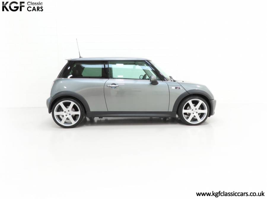 A Tremendous R53 Mini Cooper S , Dark Silver, £ 10,995