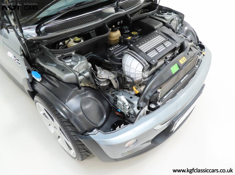 A Tremendous R53 Mini Cooper S , Dark Silver, £ 10,995