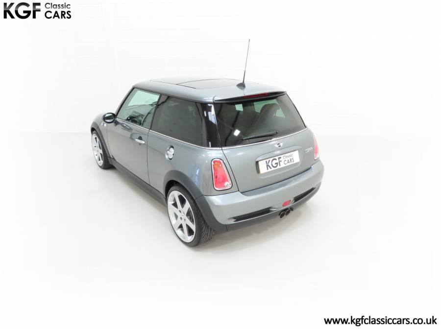 A Tremendous R53 Mini Cooper S , Dark Silver, £ 10,995