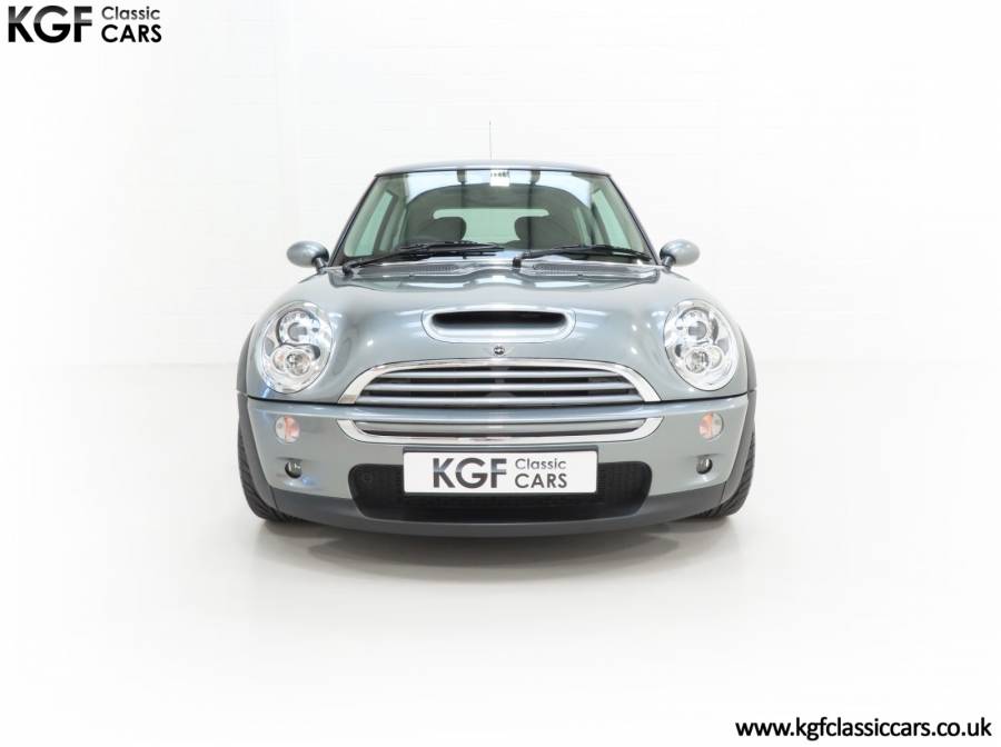 A Tremendous R53 Mini Cooper S , Dark Silver, £ 10,995