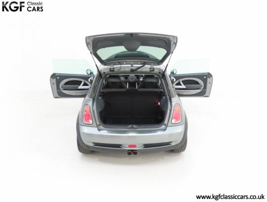 A Tremendous R53 Mini Cooper S , Dark Silver, £ 10,995