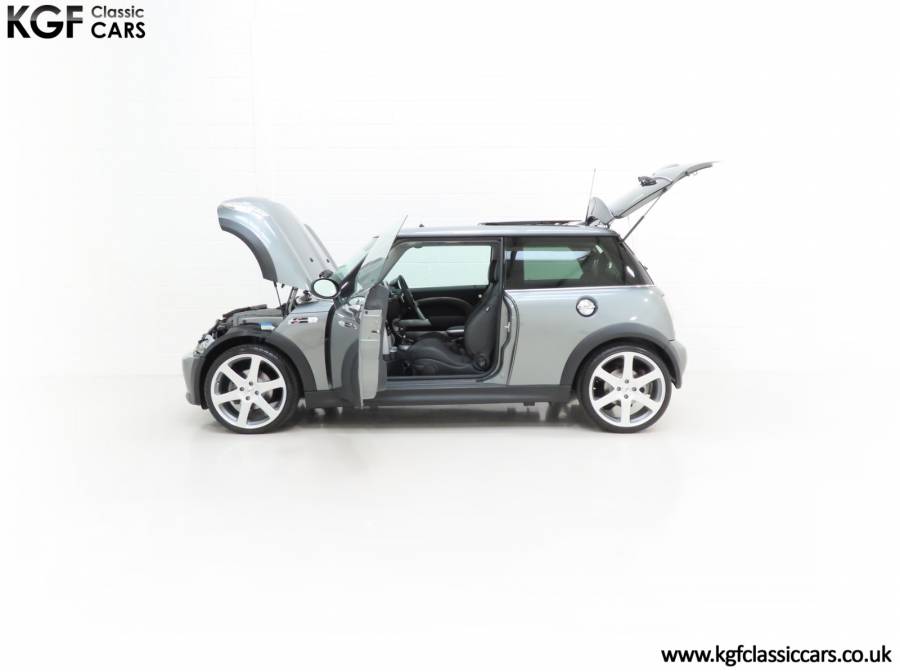 A Tremendous R53 Mini Cooper S , Dark Silver, £ 10,995