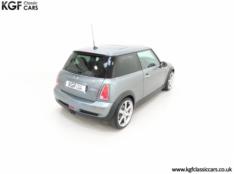 A Tremendous R53 Mini Cooper S , Dark Silver, £ 10,995