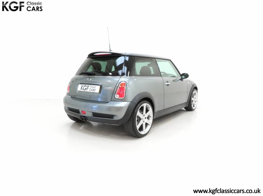 A Tremendous R53 Mini Cooper S , Dark Silver, £ 10,995