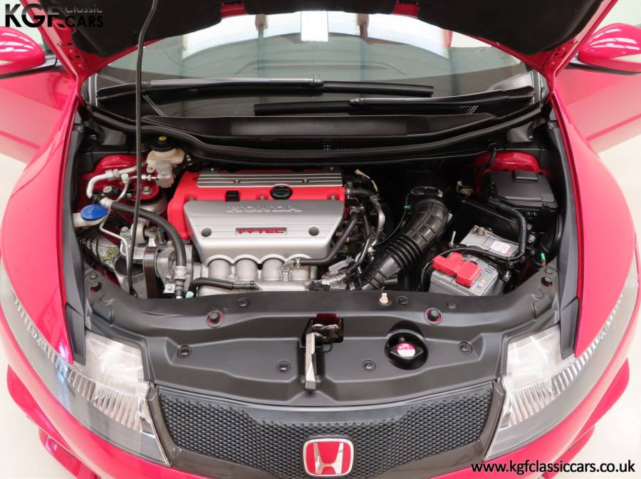 A Hot Honda Civic FN2 Type R GT, Milano Red, £ 13,495
