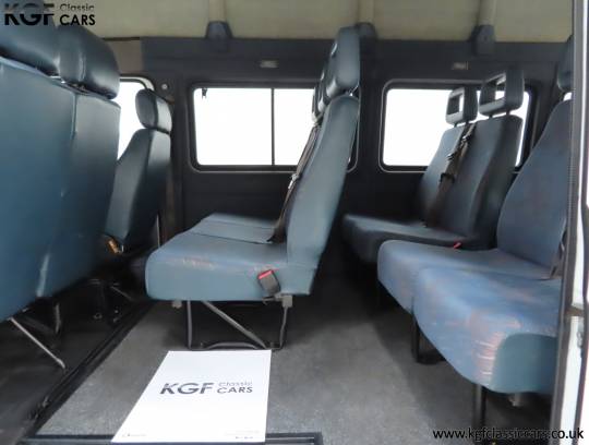 A LDV Convoy 17-Seat Hi-Roof Minibus, DAF White, £ 9,995