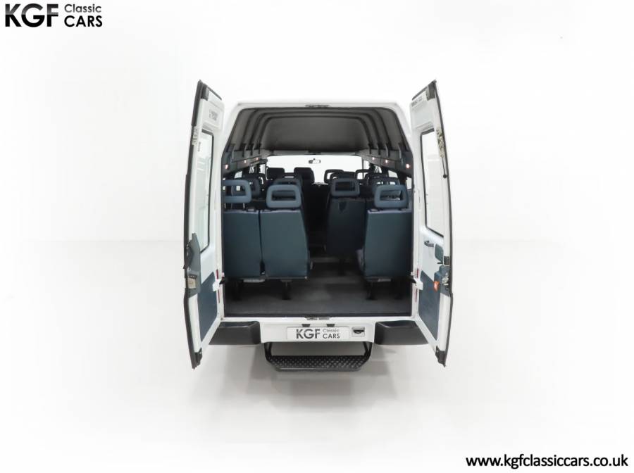 A LDV Convoy 17-Seat Hi-Roof Minibus, DAF White, £ 9,995