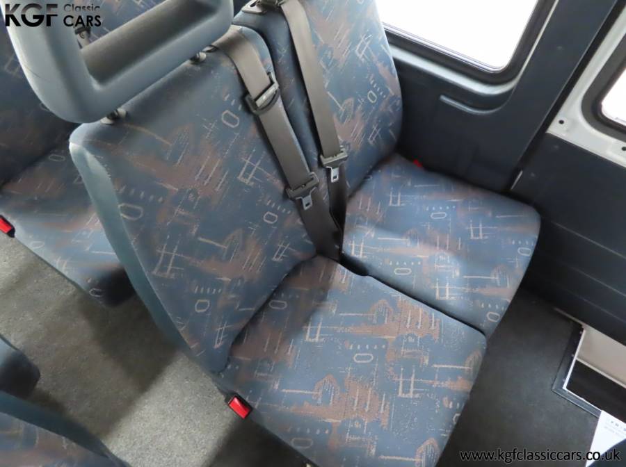 A LDV Convoy 17-Seat Hi-Roof Minibus, DAF White, £ 9,995