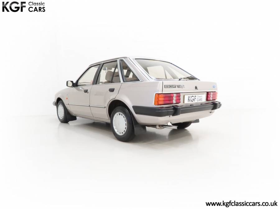 A Fully Loaded Mk3 Ford Escort 1.6 Ghia, Quartz Gold, £ 9,995